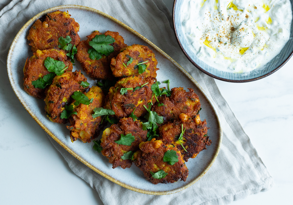 Indiske pakoras med raita - Vores jord — din køkkenhave
